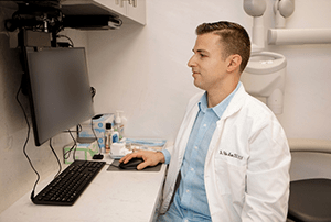 Dr. Peter Mann NYC | Midtown Manhattan Dentist | Cosmetic Dentist